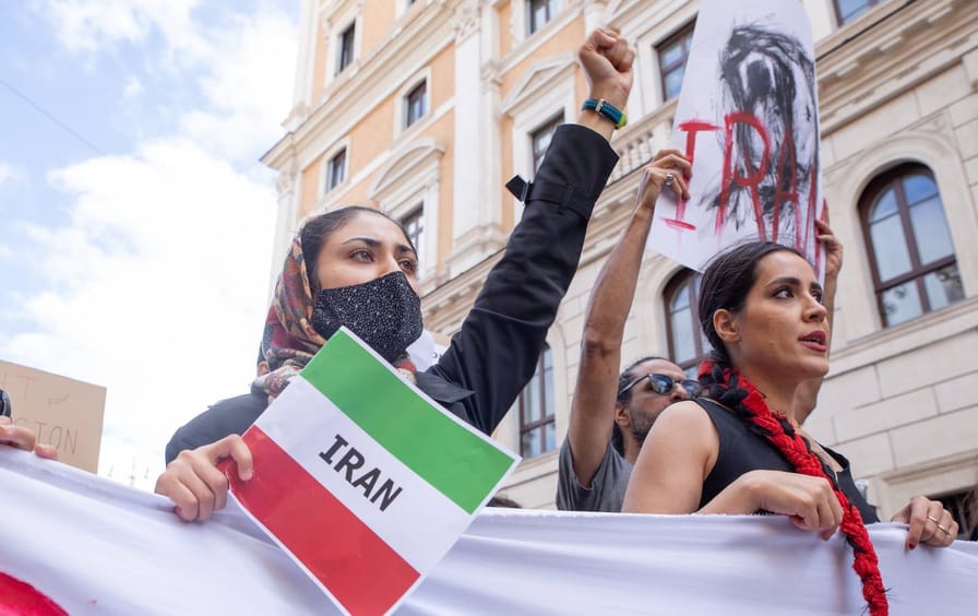 Iranian masses show their power – Labour Briefing Co-operative